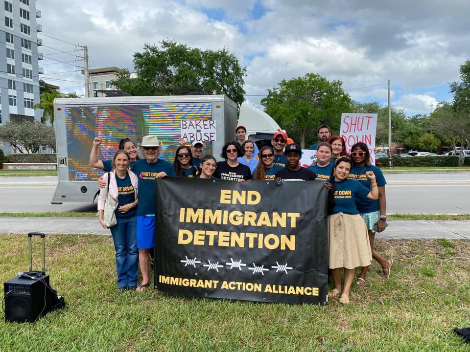 Organizaciones de derechos de inmigrantes entregan carta a ICE y lanzan ...